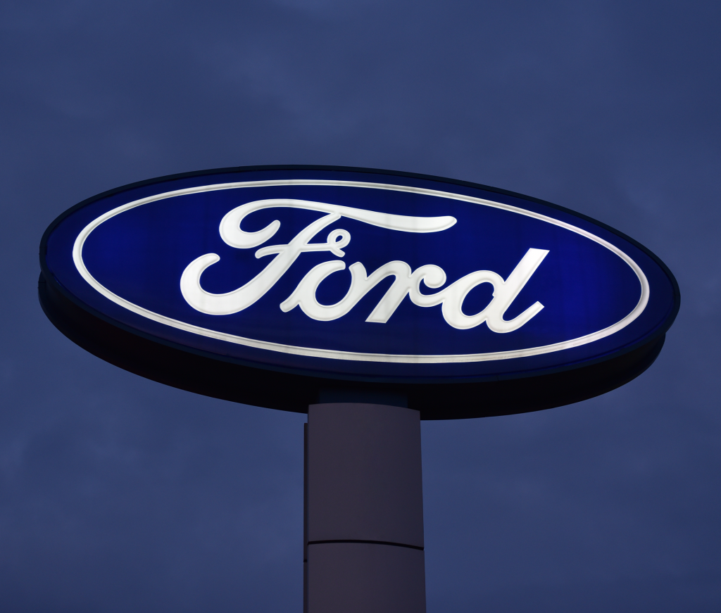 Ford pylon signs - AgiLight - AgiLight